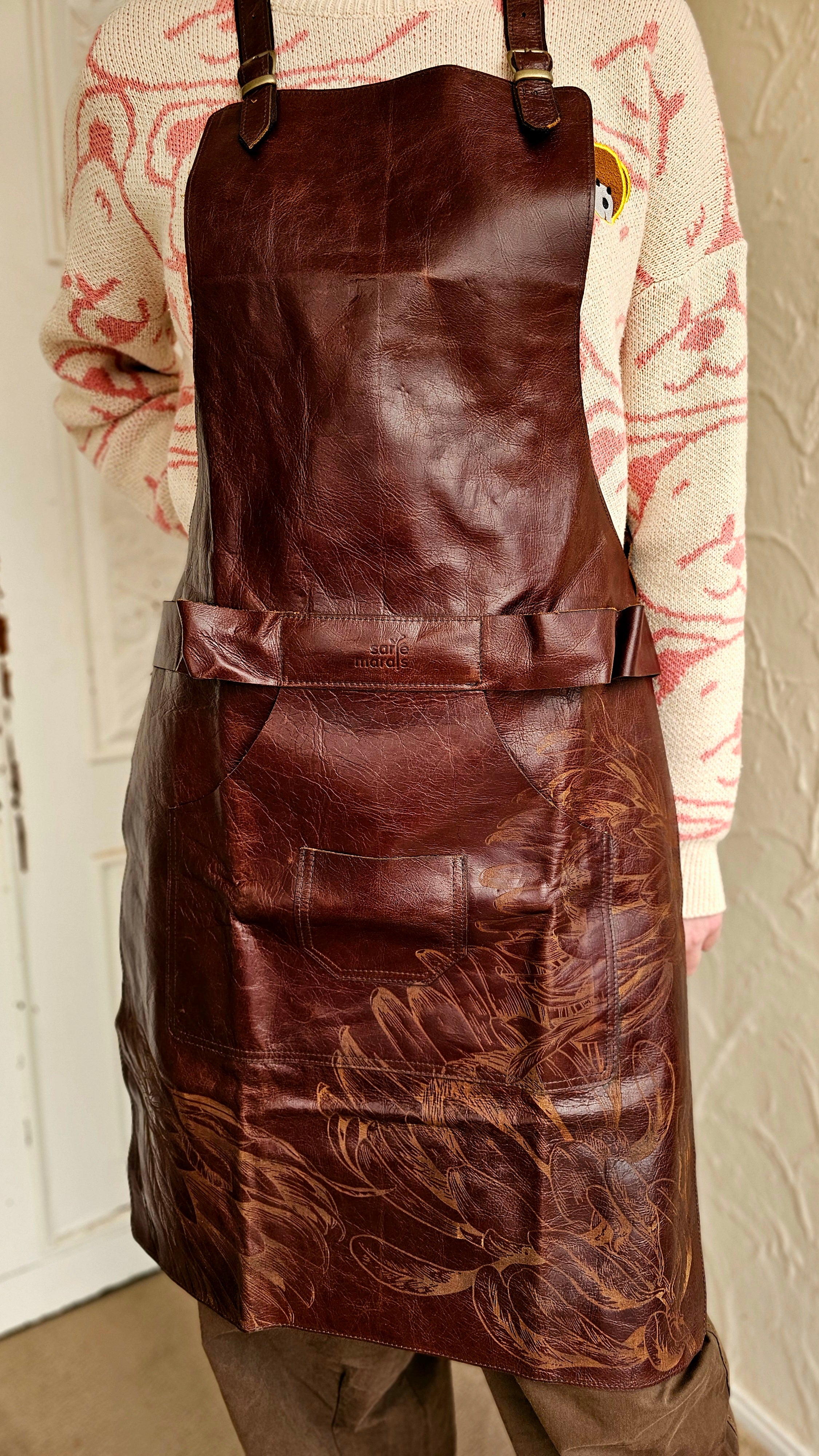 High grain leather apron engraved with proteas - Chocolate – Baobab NZ